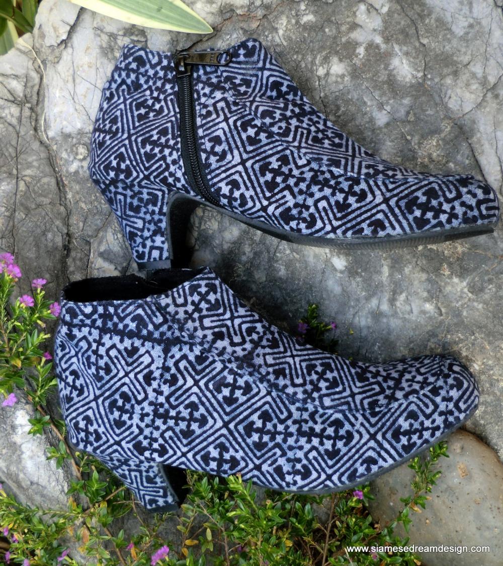 Vegan Ankle Boot In Hmong Indigo Blue Batik on Luulla